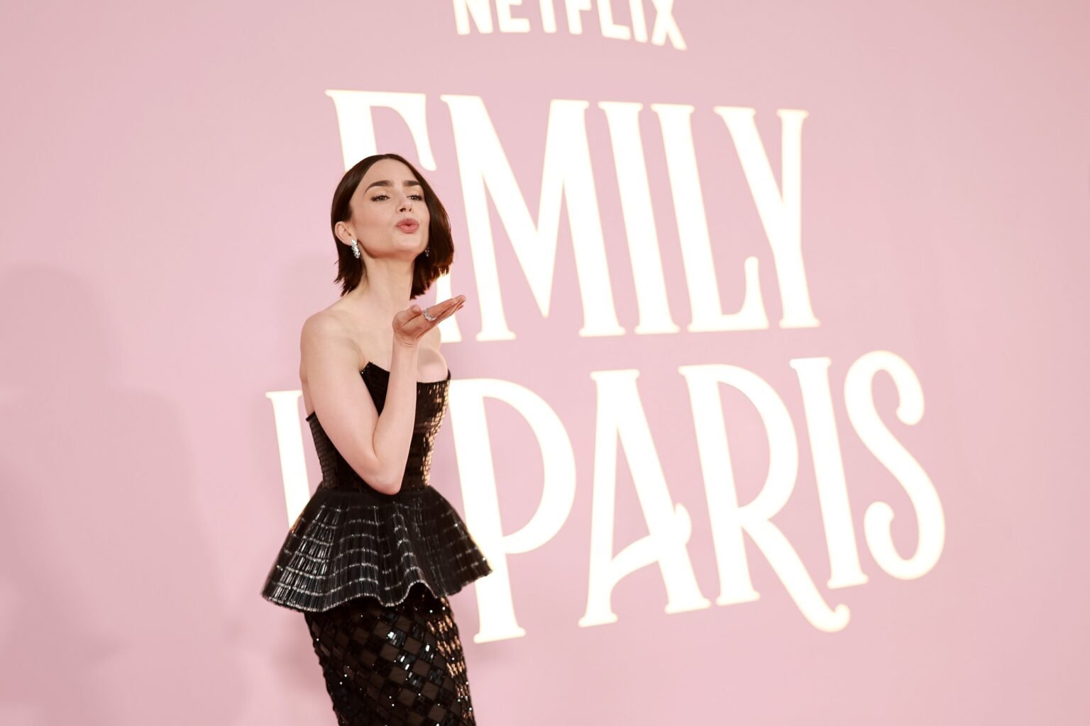 Netflix aims to dominate Christmas television with £15bn budget ...
