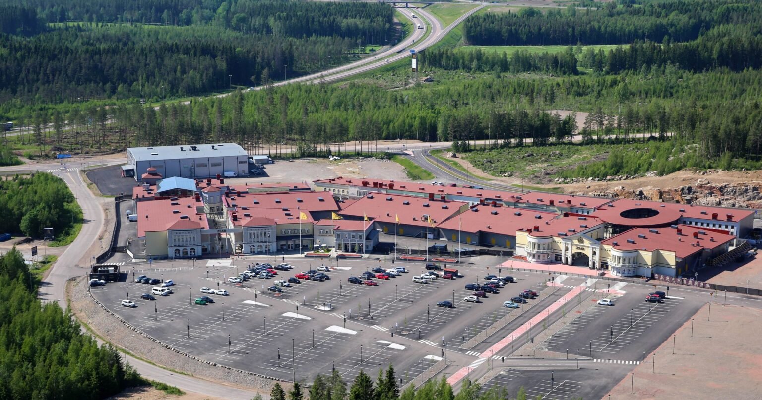 Finland faces scrutiny over proposed purchase of border mall by Kremlin ...