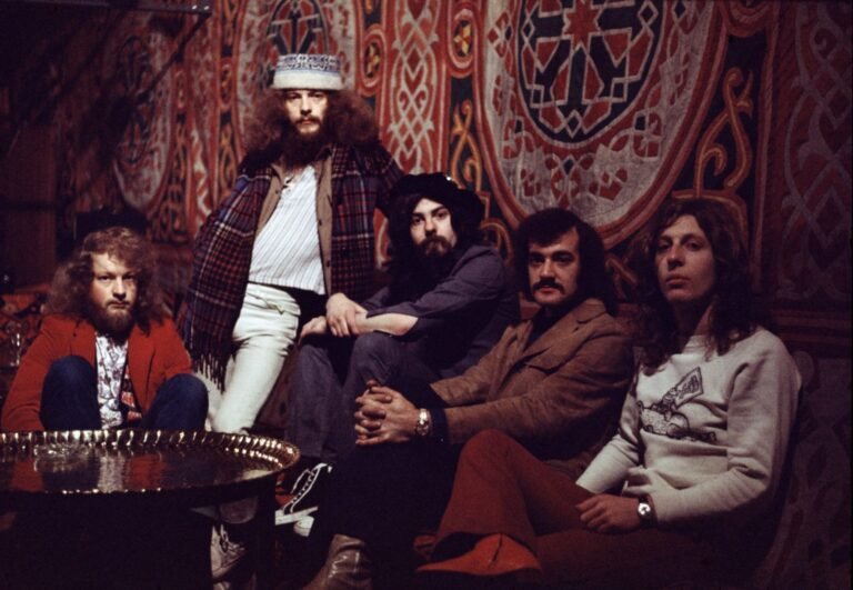 Ian Anderson reflects on his journey as Jethro Tull’s unconventional ...